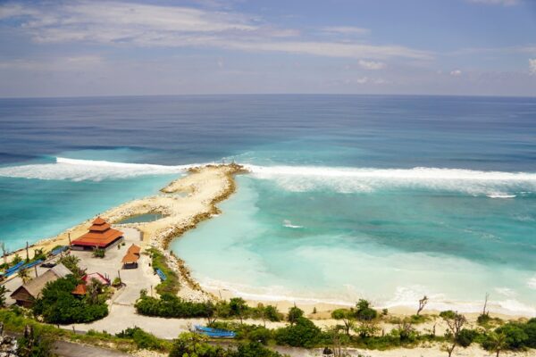 5 Spot Foto Terbaik di Pantai Melasti - Putrinyanormal.com