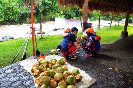 Rafting Safety di Caldera River Resort - Putrinyanormal.com